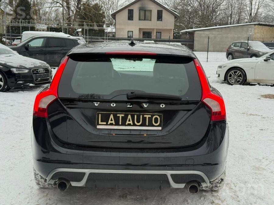 Melns Volvo V60 2011 Rīga, ar dzinēja tilpumu 1.60 L un nobraukumu 295 tūkst. km par 5490 €, foto 8 vietnē AUTOMOTO.COM.LV