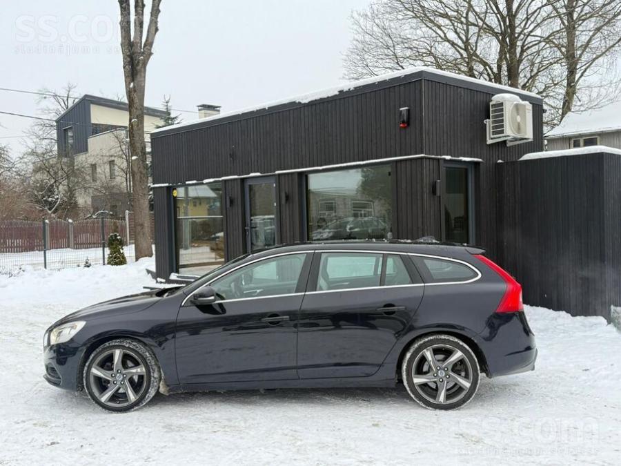Melns Volvo V60 2011 Rīga, ar dzinēja tilpumu 1.60 L un nobraukumu 295 tūkst. km par 5490 €, foto 13 vietnē AUTOMOTO.COM.LV