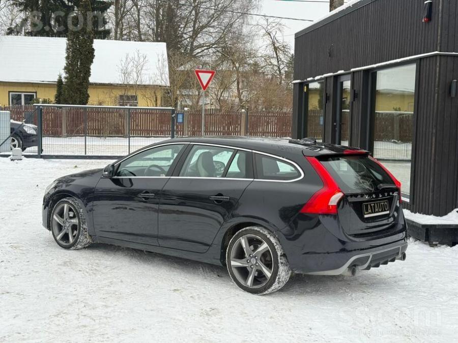Melns Volvo V60 2011 Rīga, ar dzinēja tilpumu 1.60 L un nobraukumu 295 tūkst. km par 5490 €, foto 14 vietnē AUTOMOTO.COM.LV