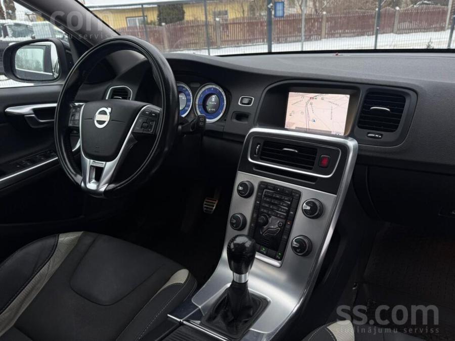 Melns Volvo V60 2011 Rīga, ar dzinēja tilpumu 1.60 L un nobraukumu 295 tūkst. km par 5490 €, foto 16 vietnē AUTOMOTO.COM.LV