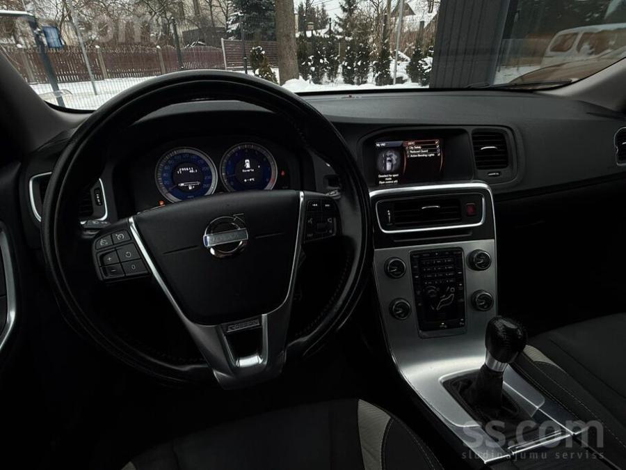 Melns Volvo V60 2011 Rīga, ar dzinēja tilpumu 1.60 L un nobraukumu 295 tūkst. km par 5490 €, foto 17 vietnē AUTOMOTO.COM.LV