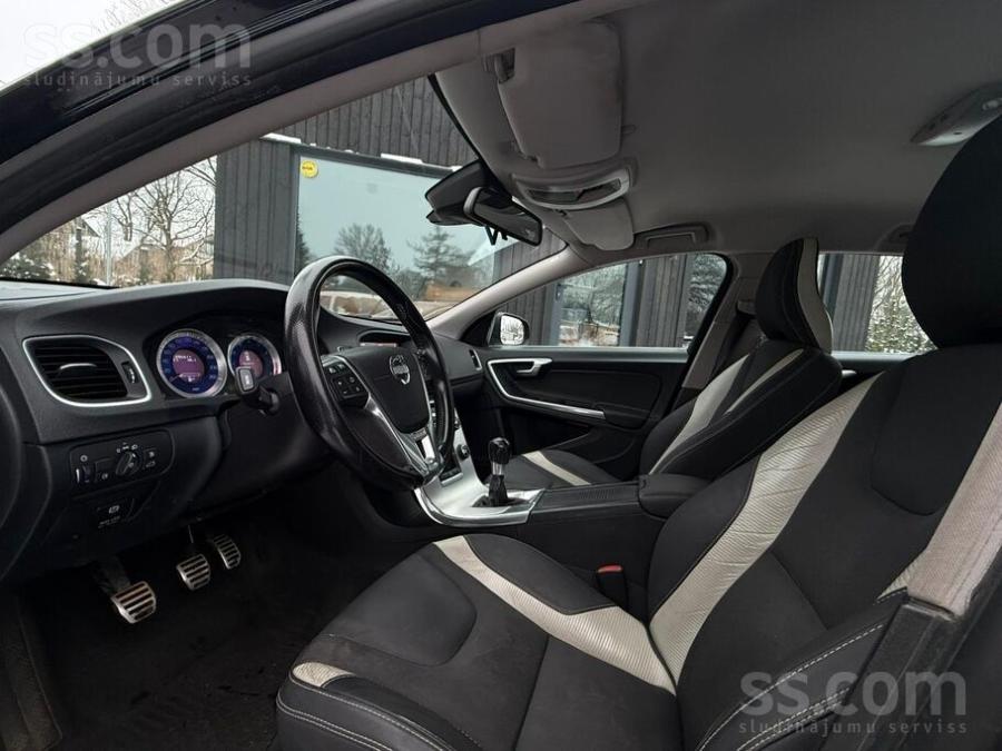 Melns Volvo V60 2011 Rīga, ar dzinēja tilpumu 1.60 L un nobraukumu 295 tūkst. km par 5490 €, foto 19 vietnē AUTOMOTO.COM.LV