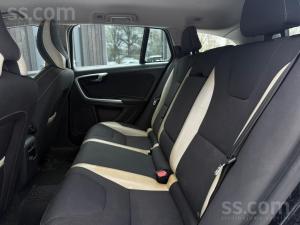 Melns Volvo V60 2011 Rīga, ar dzinēja tilpumu 1.60 L un nobraukumu 295 tūkst. km par 5490 €, foto 20 vietnē AUTOMOTO.COM.LV