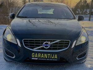 Black Volvo V60 2011 in Siauliai, with an engine capacity of 2.40 L and mileage of 243 thousand km for 7950 €, photo 5 on AUTOMOTO.COM.LV