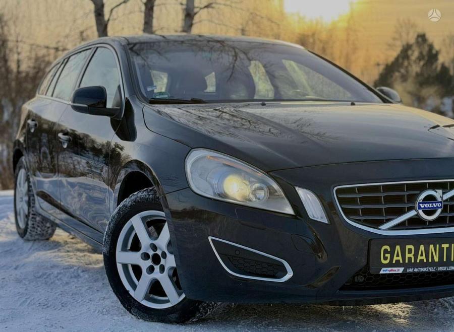 Black Volvo V60 2011 in Siauliai, with an engine capacity of 2.40 L and mileage of 243 thousand km for 7950 €, photo 17 on AUTOMOTO.COM.LV