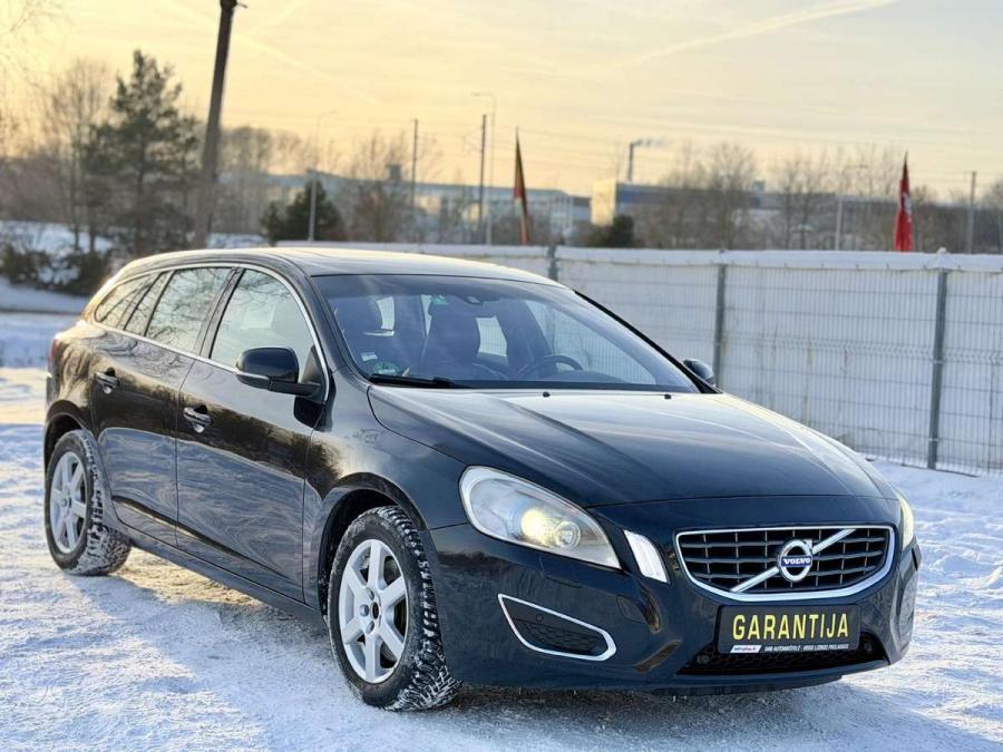 Black Volvo V60 2011 in Siauliai, with an engine capacity of 2.40 L and mileage of 243 thousand km for 7950 €, photo 21 on AUTOMOTO.COM.LV