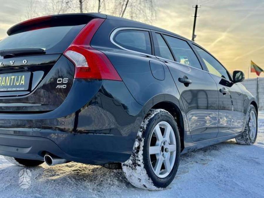Melns Volvo V60 2011 Šauļi, ar dzinēja tilpumu 2.40 L un nobraukumu 243 tūkst. km par 7950 €, foto 8 vietnē AUTOMOTO.COM.LV