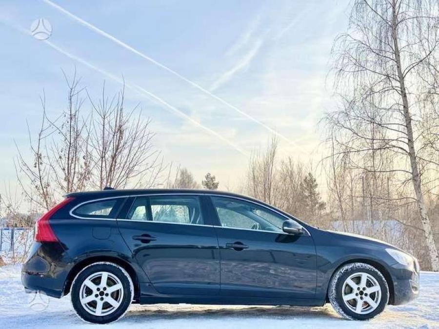 Melns Volvo V60 2011 Šauļi, ar dzinēja tilpumu 2.40 L un nobraukumu 243 tūkst. km par 7950 €, foto 14 vietnē AUTOMOTO.COM.LV