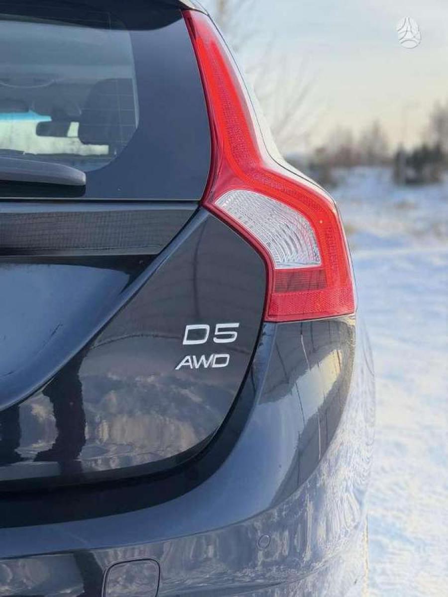 Melns Volvo V60 2011 Šauļi, ar dzinēja tilpumu 2.40 L un nobraukumu 243 tūkst. km par 7950 €, foto 16 vietnē AUTOMOTO.COM.LV