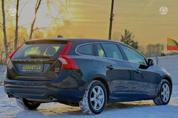 Melns Volvo V60 2011 Šauļi, ar dzinēja tilpumu 2.40 L un nobraukumu 243 tūkst. km par 7950 €, foto 4 vietnē AUTOMOTO.COM.LV