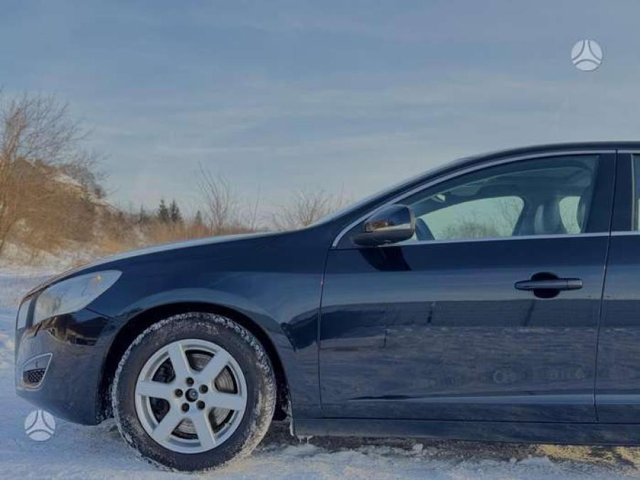 Black Volvo V60 2011 in Siauliai, with an engine capacity of 2.40 L and mileage of 243 thousand km for 7950 €, photo 11 on AUTOMOTO.COM.LV