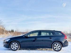 Black Volvo V60 2011 in Siauliai, with an engine capacity of 2.40 L and mileage of 243 thousand km for 7950 €, photo 13 on AUTOMOTO.COM.LV