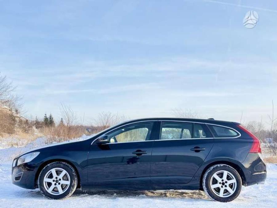Black Volvo V60 2011 in Siauliai, with an engine capacity of 2.40 L and mileage of 243 thousand km for 7950 €, photo 13 on AUTOMOTO.COM.LV