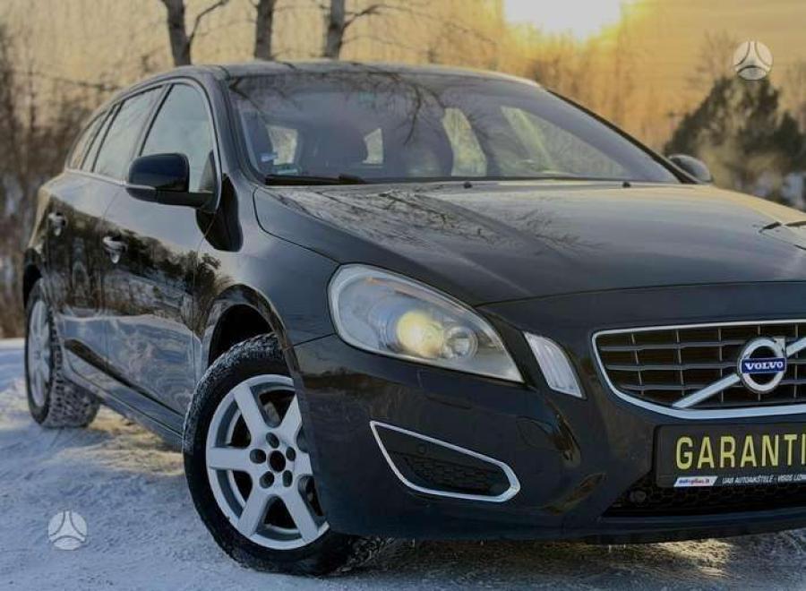 Black Volvo V60 2011 in Siauliai, with an engine capacity of 2.40 L and mileage of 243 thousand km for 7950 €, photo 17 on AUTOMOTO.COM.LV