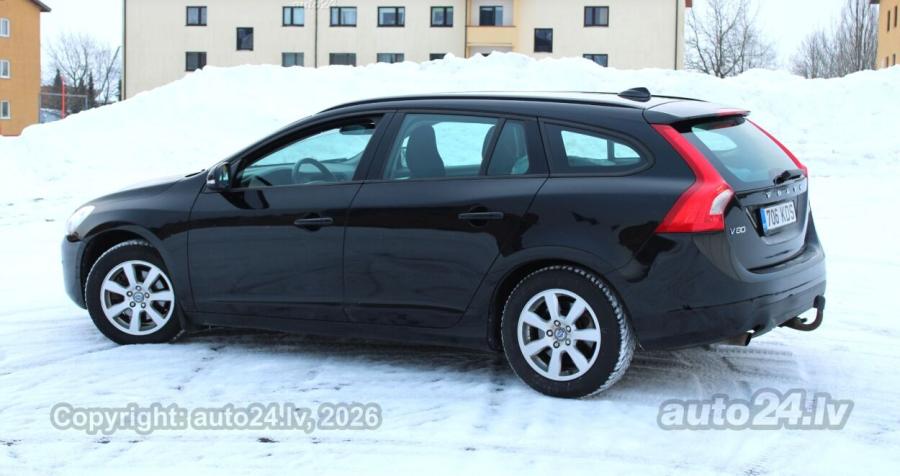 Black Volvo V60 2011 in Rapla, with an engine capacity of 2.00 L and mileage of 327 thousand km for 5295 €, photo 3 on AUTOMOTO.COM.LV