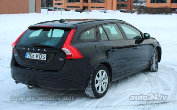 Melns Volvo V60 2011 Rapla, ar dzinēja tilpumu 2.00 L un nobraukumu 327 tūkst. km par 5295 €, foto 5 vietnē AUTOMOTO.COM.LV