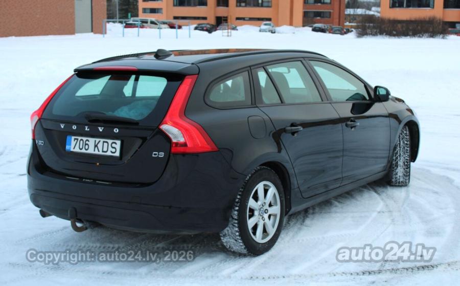 Black Volvo V60 2011 in Rapla, with an engine capacity of 2.00 L and mileage of 327 thousand km for 5295 €, photo 5 on AUTOMOTO.COM.LV