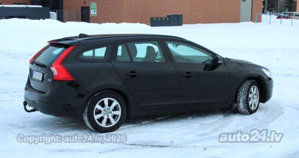 Melns Volvo V60 2011 Rapla, ar dzinēja tilpumu 2.00 L un nobraukumu 327 tūkst. km par 5295 €, foto 6 vietnē AUTOMOTO.COM.LV