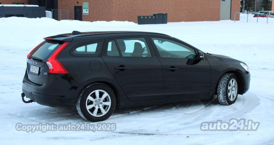 Black Volvo V60 2011 in Rapla, with an engine capacity of 2.00 L and mileage of 327 thousand km for 5295 €, photo 6 on AUTOMOTO.COM.LV