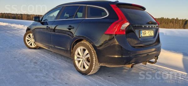 Black Volvo V60 2011 in Dobele, with an engine capacity of 2.00 L and mileage of 263 thousand km for 6565 €, photo 1 on AUTOMOTO.COM.LV