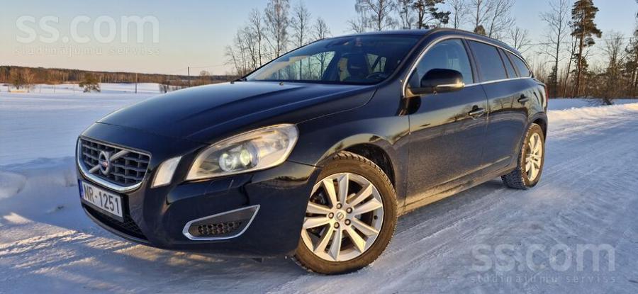 Melns Volvo V60 2011 Dobele, ar dzinēja tilpumu 2.00 L un nobraukumu 263 tūkst. km par 6565 €, foto 2 vietnē AUTOMOTO.COM.LV