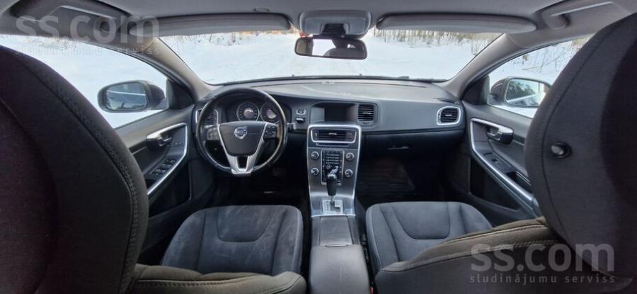 Melns Volvo V60 2011 Dobele, ar dzinēja tilpumu 2.00 L un nobraukumu 263 tūkst. km par 6565 €, foto 5 vietnē AUTOMOTO.COM.LV