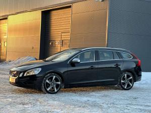 Melns Volvo V60 2011 Kauņa, ar dzinēja tilpumu 1.98 L un nobraukumu 340 tūkst. km par 6690 €, foto  vietnē AUTOMOTO.COM.LV