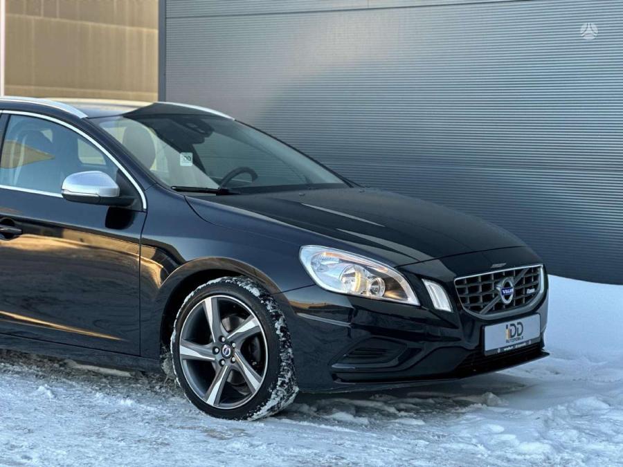 Black Volvo V60 2011 in Kaunas, with an engine capacity of 1.98 L and mileage of 340 thousand km for 6690 €, photo 32 on AUTOMOTO.COM.LV