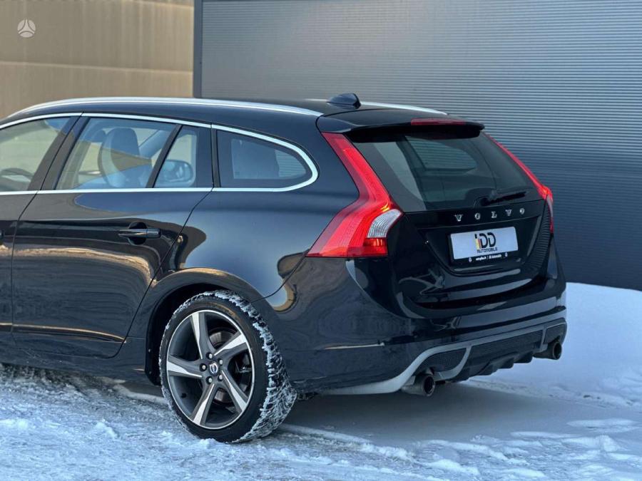 Black Volvo V60 2011 in Kaunas, with an engine capacity of 1.98 L and mileage of 340 thousand km for 6690 €, photo 33 on AUTOMOTO.COM.LV