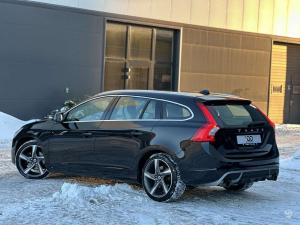 Black Volvo V60 2011 in Kaunas, with an engine capacity of 1.98 L and mileage of 340 thousand km for 6690 €, photo 35 on AUTOMOTO.COM.LV