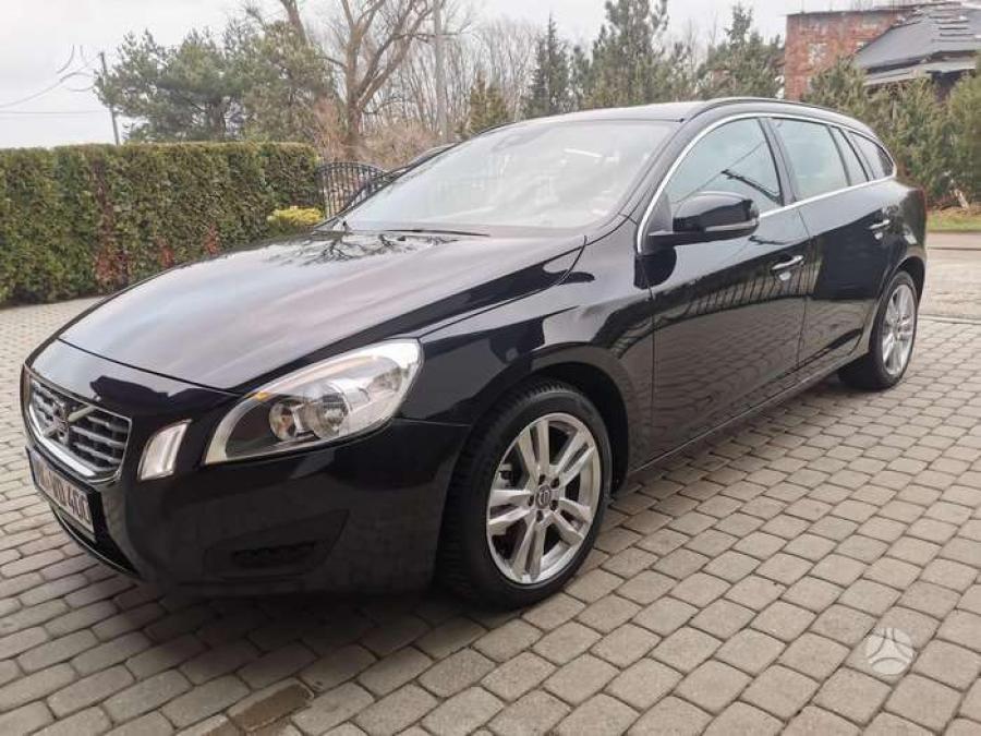 Melns Volvo V60 2011 Kauņa, ar dzinēja tilpumu 2.00 L un nobraukumu 161 tūkst. km par 6000 €, foto 1 vietnē AUTOMOTO.COM.LV