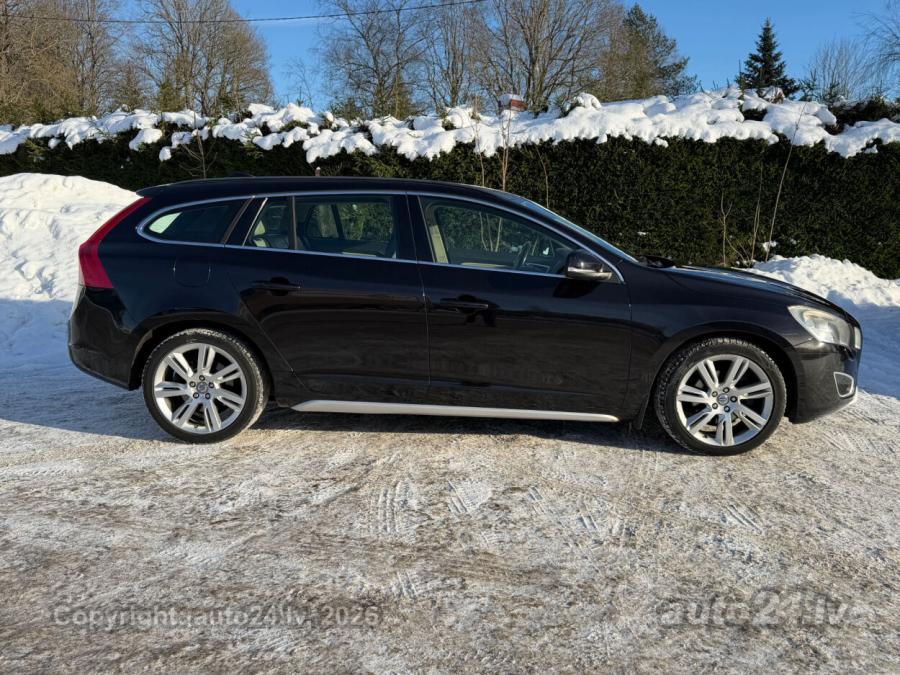 Black Volvo V60 2011 in Paide, with an engine capacity of 2.00 L and mileage of 313 thousand km for 6890 €, photo 6 on AUTOMOTO.COM.LV