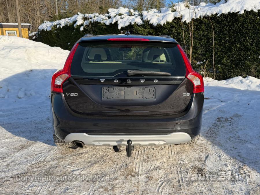 Black Volvo V60 2011 in Paide, with an engine capacity of 2.00 L and mileage of 313 thousand km for 6890 €, photo 7 on AUTOMOTO.COM.LV
