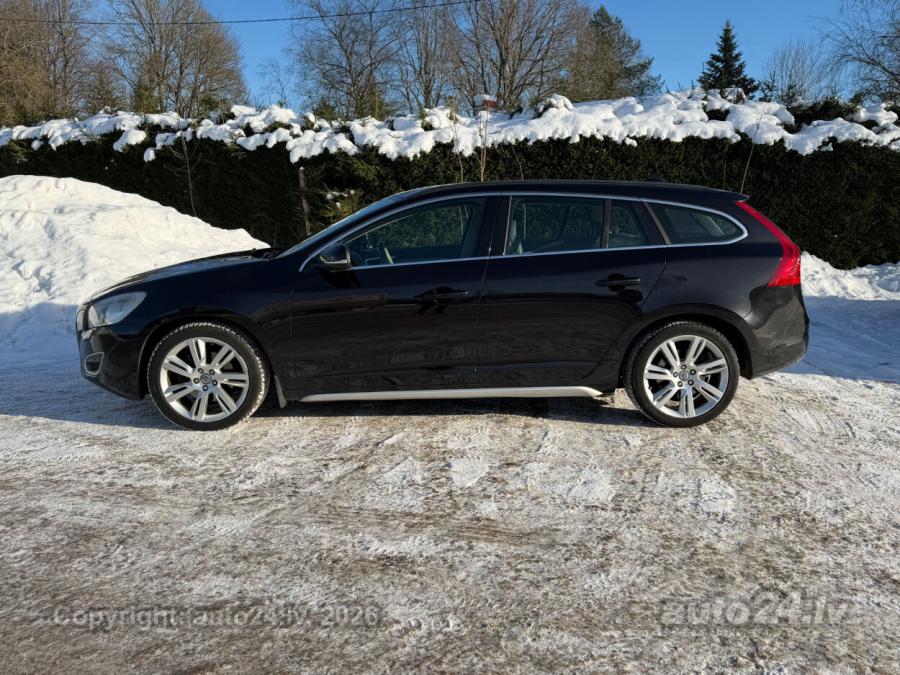 Black Volvo V60 2011 in Paide, with an engine capacity of 2.00 L and mileage of 313 thousand km for 6890 €, photo 8 on AUTOMOTO.COM.LV