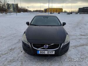 Melns Volvo V60 2011 Tartu, ar dzinēja tilpumu 2.00 L un nobraukumu 273 tūkst. km par 6500 €, foto 2 vietnē AUTOMOTO.COM.LV