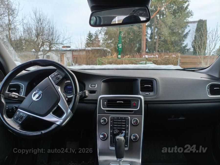 Melns Volvo V60 2011 Tartu, ar dzinēja tilpumu 2.00 L un nobraukumu 273 tūkst. km par 6500 €, foto 9 vietnē AUTOMOTO.COM.LV