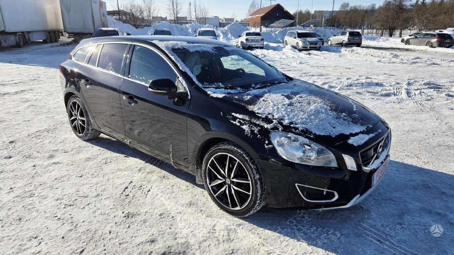 Melns Volvo V60 2011 Šauļi, ar dzinēja tilpumu 2.40 L un nobraukumu 345 tūkst. km par 6500 €, foto 1 vietnē AUTOMOTO.COM.LV