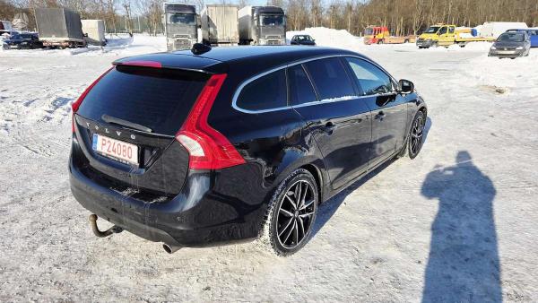 Melns Volvo V60 2011 Šauļi, ar dzinēja tilpumu 2.40 L un nobraukumu 345 tūkst. km par 6500 €, foto 2 vietnē AUTOMOTO.COM.LV