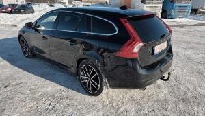 Melns Volvo V60 2011 Šauļi, ar dzinēja tilpumu 2.40 L un nobraukumu 345 tūkst. km par 6500 €, foto 6 vietnē AUTOMOTO.COM.LV