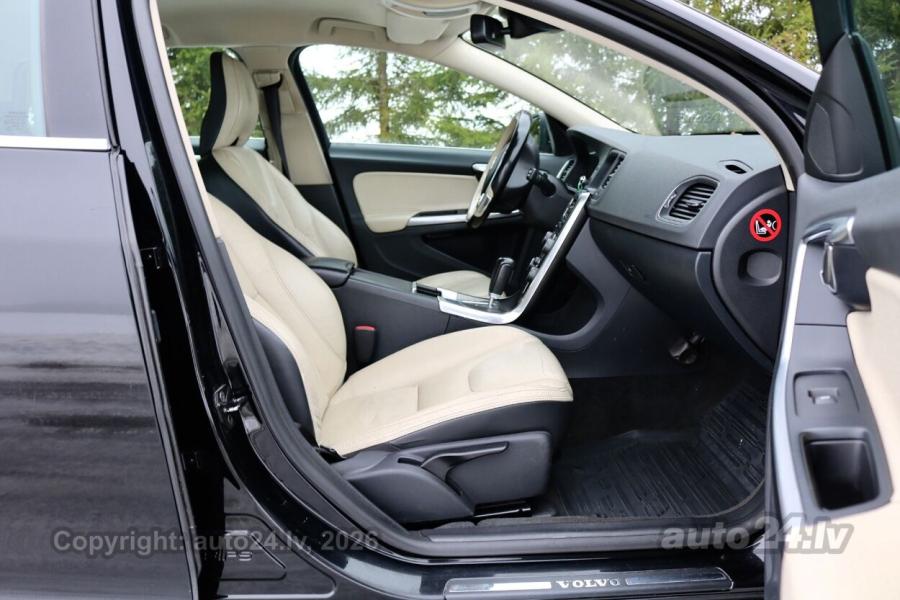 Black Volvo V60 2011 in Tallinn, with an engine capacity of 2.00 L and mileage of 374 thousand km for 5250 €, photo 8 on AUTOMOTO.COM.LV