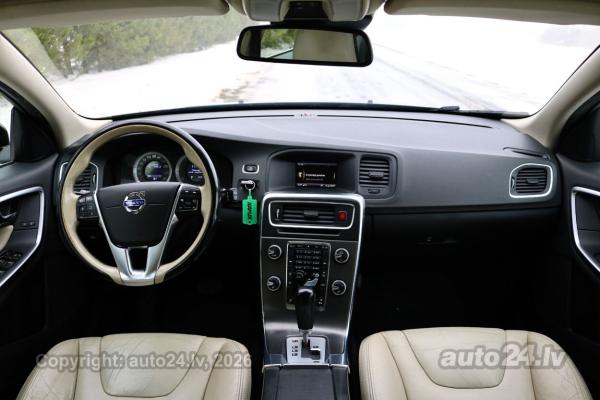 Melns Volvo V60 2011 Tallina, ar dzinēja tilpumu 2.00 L un nobraukumu 374 tūkst. km par 5250 €, foto 11 vietnē AUTOMOTO.COM.LV