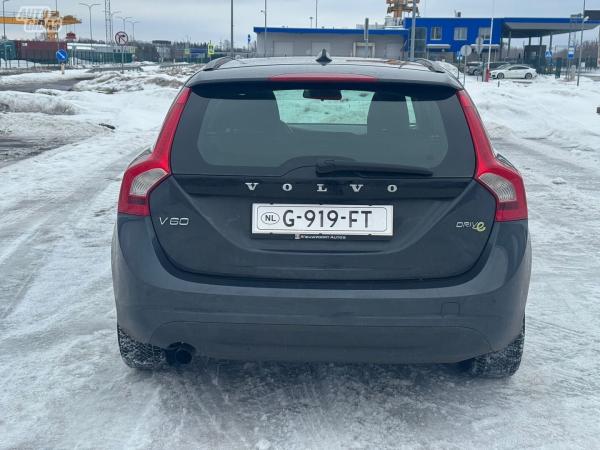 Black Volvo V60 2011 in Kaunas, with an engine capacity of 1.60 L and mileage of 333 thousand km for 4100 €, photo 5 on AUTOMOTO.COM.LV
