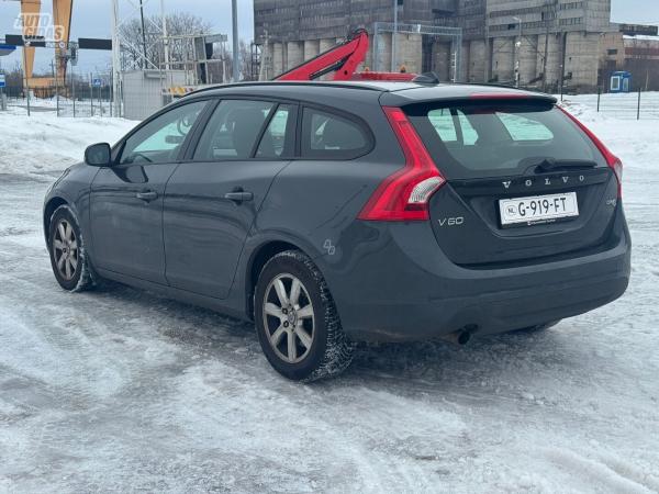 Black Volvo V60 2011 in Kaunas, with an engine capacity of 1.60 L and mileage of 333 thousand km for 4100 €, photo 6 on AUTOMOTO.COM.LV