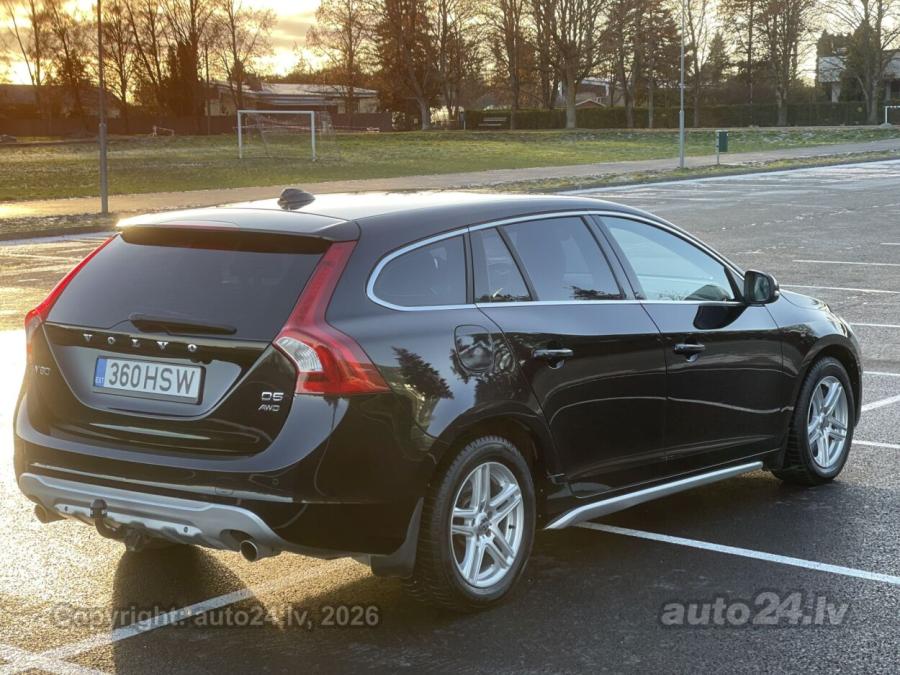 Melns Volvo V60 2011 Tartu, ar dzinēja tilpumu 2.40 L un nobraukumu 320 tūkst. km par 6990 €, foto 3 vietnē AUTOMOTO.COM.LV