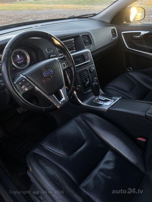 Melns Volvo V60 2011 Tartu, ar dzinēja tilpumu 2.40 L un nobraukumu 320 tūkst. km par 6990 €, foto 11 vietnē AUTOMOTO.COM.LV