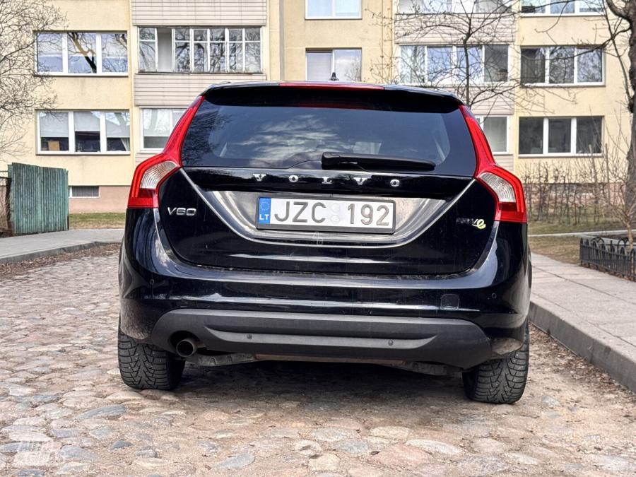 Melns Volvo V60 2011 Viļņa, ar dzinēja tilpumu 1.60 L un nobraukumu 222 tūkst. km par 3900 €, foto 7 vietnē AUTOMOTO.COM.LV