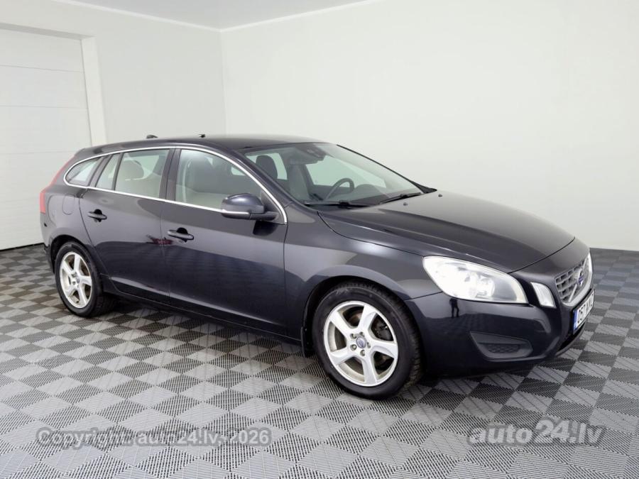 Black Volvo V60 2011 in Tallinn, with an engine capacity of 2.00 L and mileage of 313 thousand km for 2299 €, photo 1 on AUTOMOTO.COM.LV