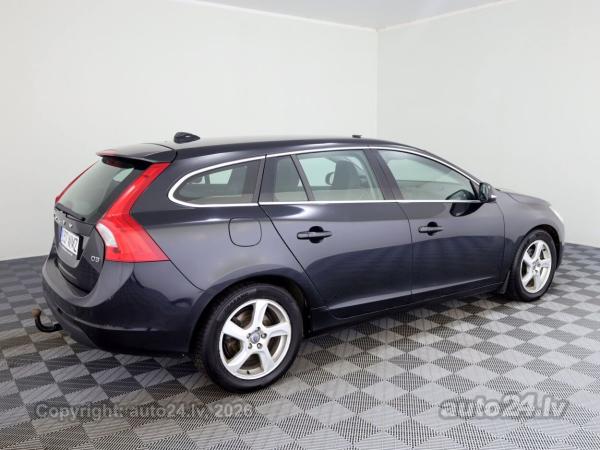 Black Volvo V60 2011 in Tallinn, with an engine capacity of 2.00 L and mileage of 313 thousand km for 2299 €, photo 3 on AUTOMOTO.COM.LV