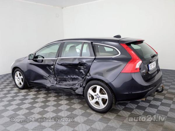 Black Volvo V60 2011 in Tallinn, with an engine capacity of 2.00 L and mileage of 313 thousand km for 2299 €, photo 4 on AUTOMOTO.COM.LV