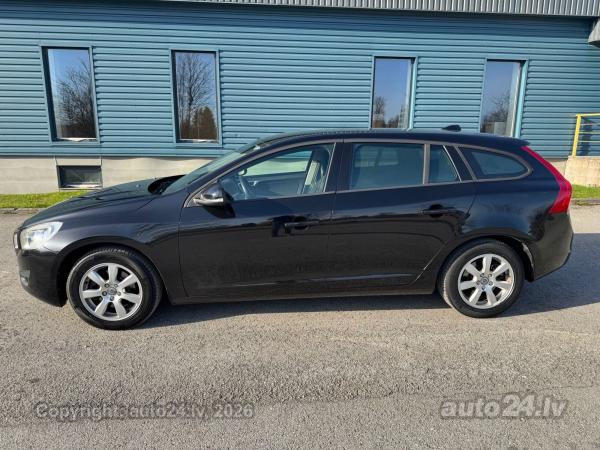 Black Volvo V60 2011 in Rapla, with an engine capacity of 1.60 L and mileage of 305 thousand km for 5950 €, photo 4 on AUTOMOTO.COM.LV